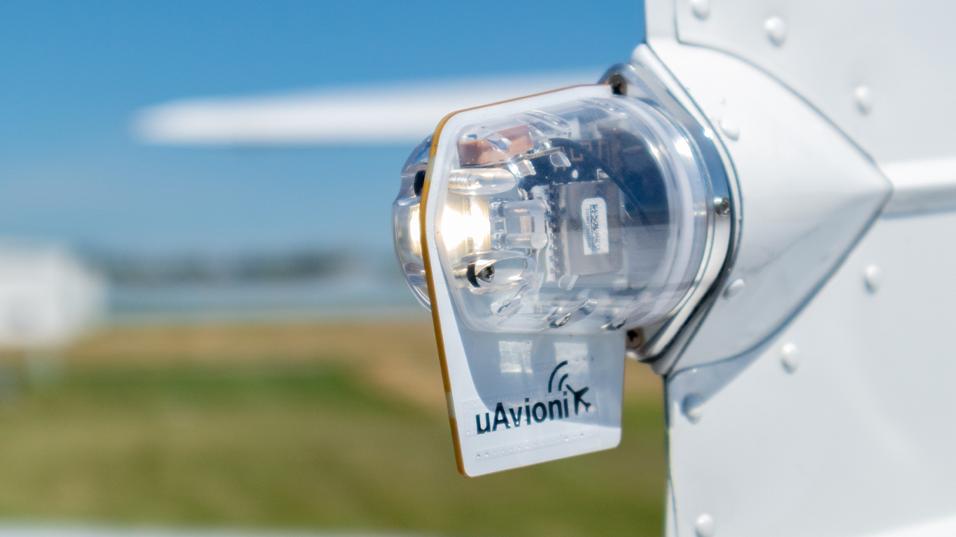 tailBeacon - uAvionix